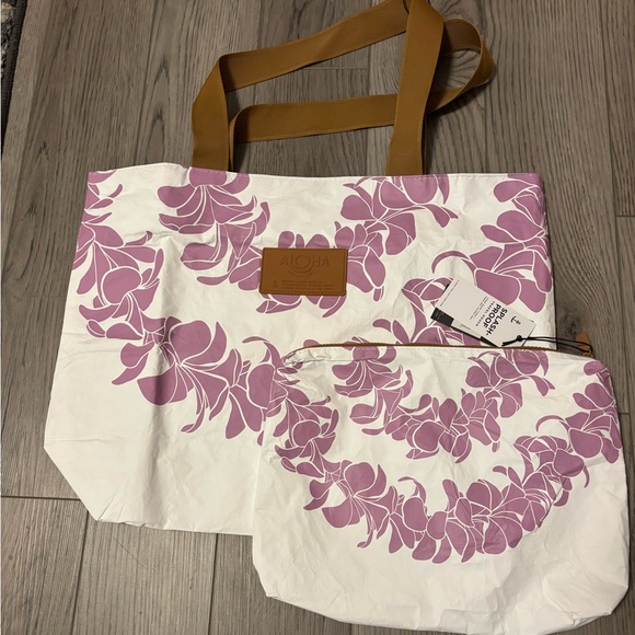 ALOHA Collection | Bags | New Aloha Collection White And Pink Lei Day ...